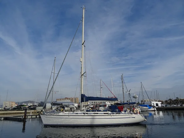 Sailboat Bavaria 44 Cruiser Time offレンタルでSpain週2796 EURから| Yachting