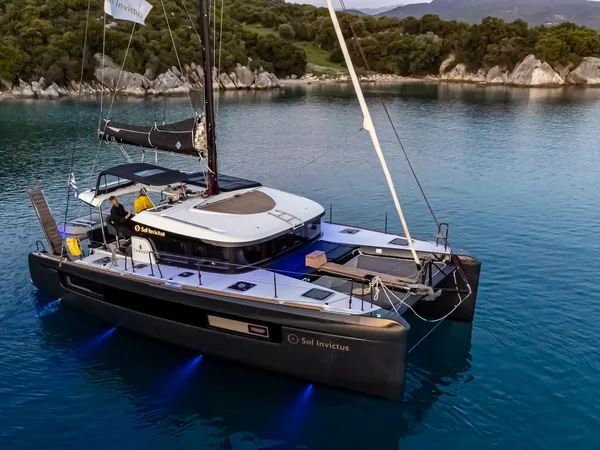 Catamaran Lagoon 40 Sol Invictus VIP-equipped for rent in Greece | Yachting