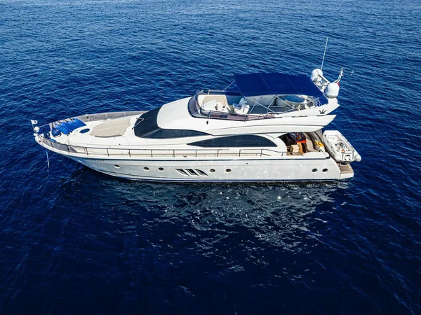 Motorboat Dominator 62 DiscoveryレンタルでCroatia週 から| Yachting