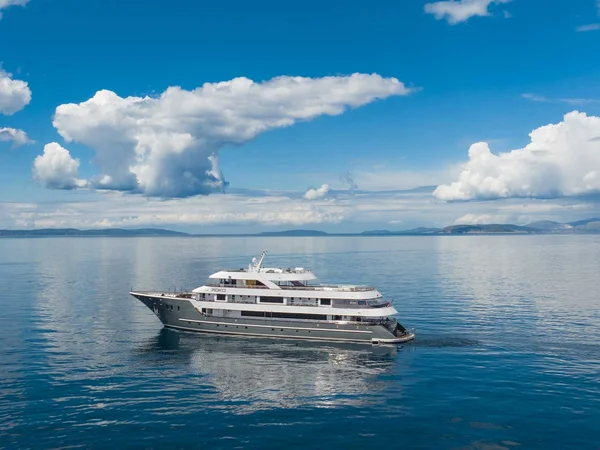 Motorboat Luxury Motor Yacht Roko for rent in Croatia | Yachting