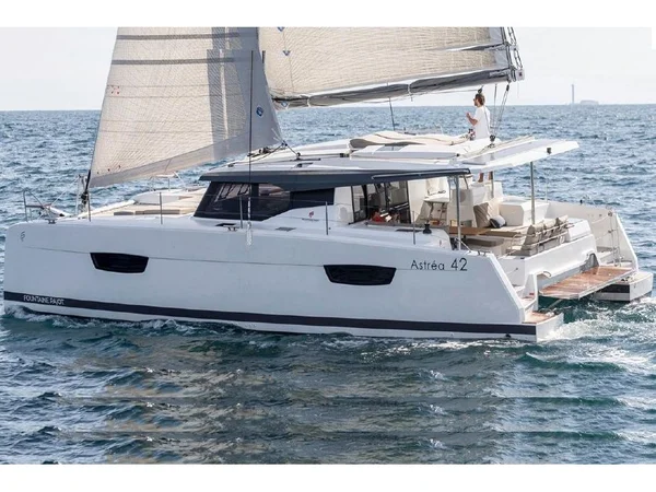 Catamaran Astréa 42 ROXY IIレンタルでMartinique週2707 EURから| Yachting