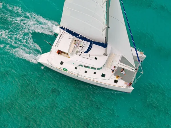 Catamaran Lagoon 440 Cabin Charter-Rewind - Master cabin for rent in ...