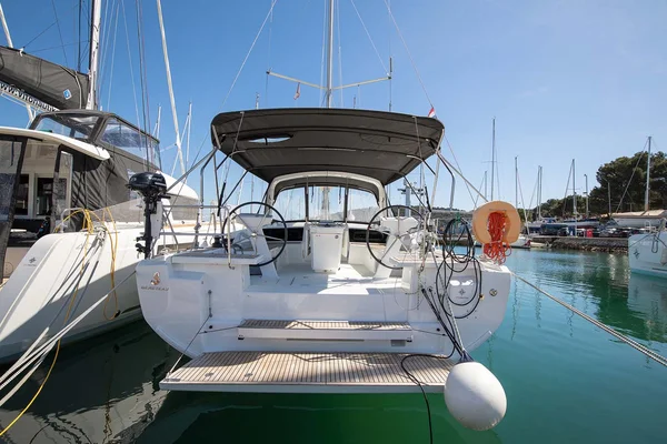 Sailboat Oceanis 46.1 Pura Vida for rent in Croatia | Yachting