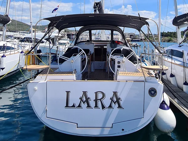 Sailboat Elan 45.1 Impression LaraレンタルでCroatia週 から| Yachting