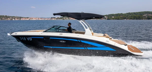 Motorboot Sea Ray 270 Happy Hours zur Miete - Kroatien | Yachting Zizoo